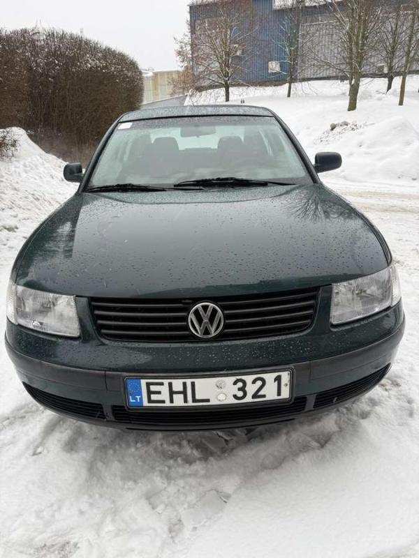 Green Volkswagen Passat 1997 in Vilnius, with an engine capacity of 1.60 L and mileage of 247 thousand km for 600 €, photo 7 on AUTOMOTO.COM.LV