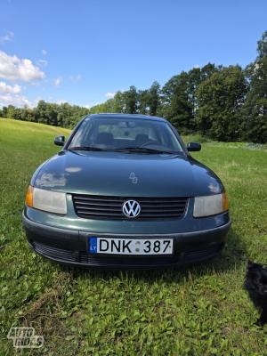 Zaļš Volkswagen Passat 1997 Zarasai, ar dzinēja tilpumu 1.60 L un nobraukumu 228 tūkst. km par 1000 €, foto  vietnē AUTOMOTO.COM.LV