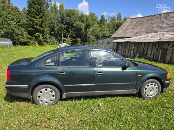 Zaļš Volkswagen Passat 1997 Zarasai, ar dzinēja tilpumu 1.60 L un nobraukumu 228 tūkst. km par 1000 €, foto 2 vietnē AUTOMOTO.COM.LV
