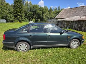 Zaļš Volkswagen Passat 1997 Zarasai, ar dzinēja tilpumu 1.60 L un nobraukumu 228 tūkst. km par 1000 €, foto 3 vietnē AUTOMOTO.COM.LV