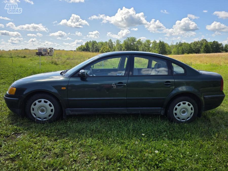 Zaļš Volkswagen Passat 1997 Zarasai, ar dzinēja tilpumu 1.60 L un nobraukumu 228 tūkst. km par 1000 €, foto 5 vietnē AUTOMOTO.COM.LV