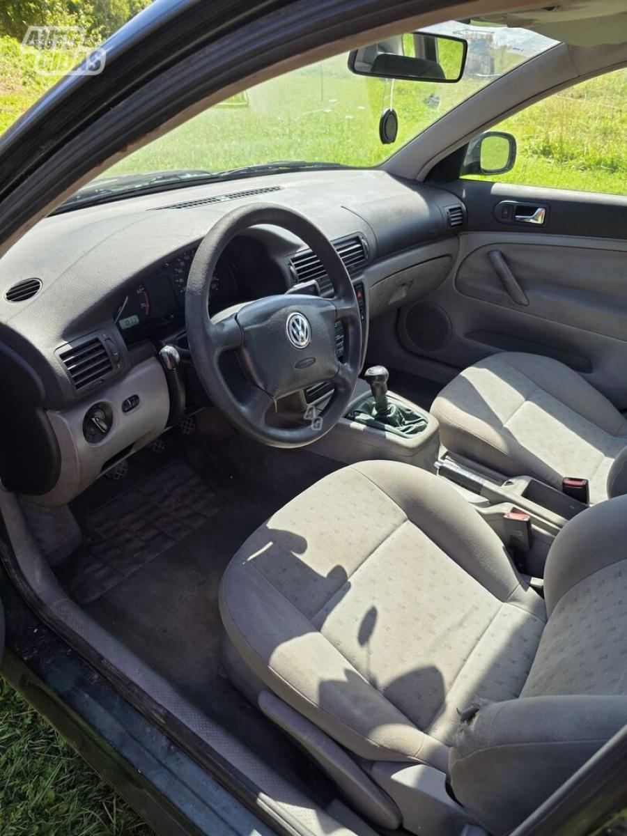 Zaļš Volkswagen Passat 1997 Zarasai, ar dzinēja tilpumu 1.60 L un nobraukumu 228 tūkst. km par 1000 €, foto 7 vietnē AUTOMOTO.COM.LV