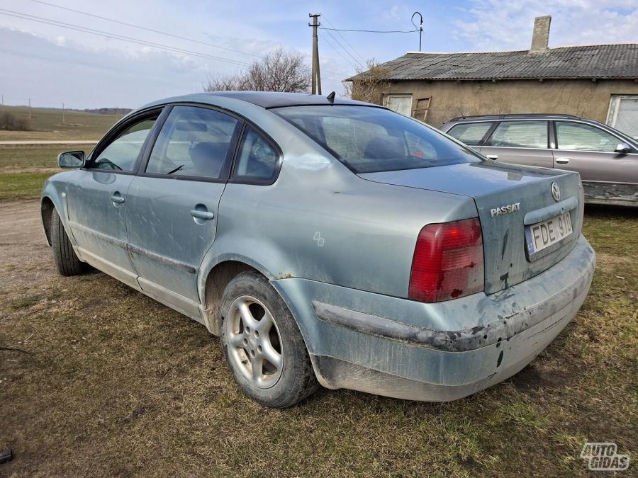 Zaļš Volkswagen Passat 1998 Kretinga, ar dzinēja tilpumu 1.90 L un nobraukumu 394 tūkst. km par 500 €, foto 5 vietnē AUTOMOTO.COM.LV