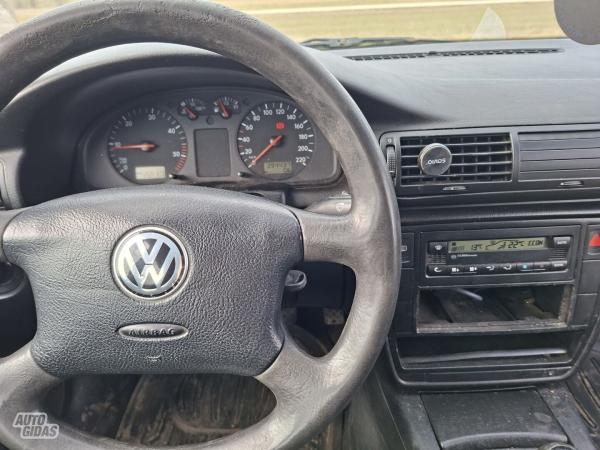 Zaļš Volkswagen Passat 1998 Kretinga, ar dzinēja tilpumu 1.90 L un nobraukumu 394 tūkst. km par 500 €, foto 9 vietnē AUTOMOTO.COM.LV