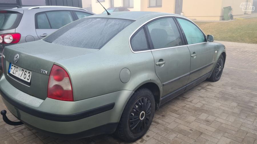 Green Volkswagen Passat 2003 in Kaunas, with an engine capacity of 1.90 L and mileage of 410 thousand km for 980 €, photo 6 on AUTOMOTO.COM.LV