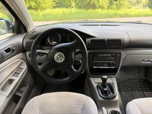 Zaļš Volkswagen Passat 2003 Alīta, ar dzinēja tilpumu 1.90 L un nobraukumu 450 tūkst. km par 2300 €, foto 16 vietnē AUTOMOTO.COM.LV