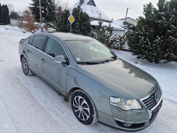 Green Volkswagen Passat 2006 in Marijampole, with an engine capacity of 1.98 L and mileage of 230 thousand km for 1150 €, photo 2 on AUTOMOTO.COM.LV