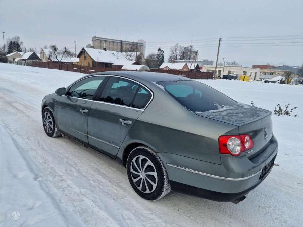 Green Volkswagen Passat 2006 in Marijampole, with an engine capacity of 1.98 L and mileage of 230 thousand km for 1150 €, photo 5 on AUTOMOTO.COM.LV
