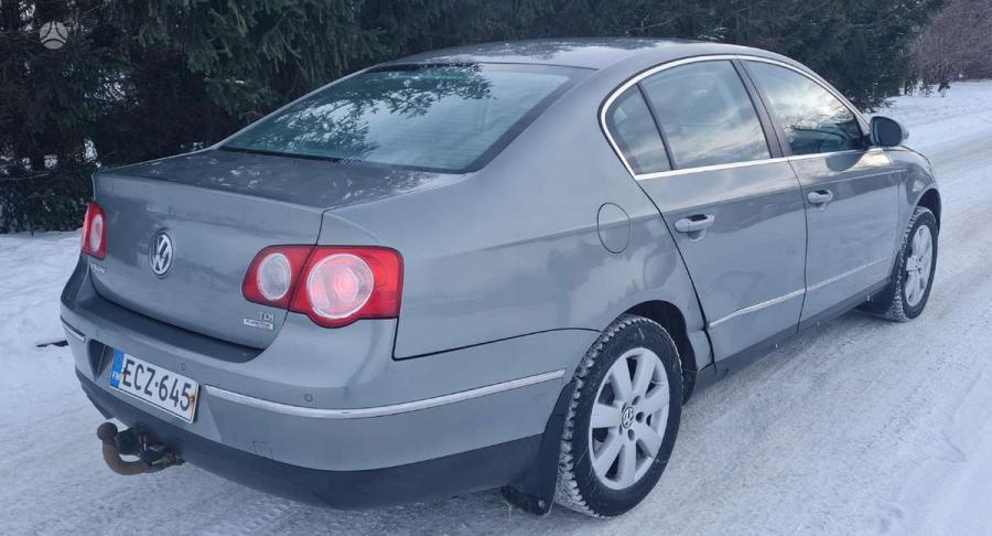 Green Volkswagen Passat 2009 in Siauliai, with an engine capacity of 1.97 L and mileage of 416 thousand km for 1900 €, photo 5 on AUTOMOTO.COM.LV