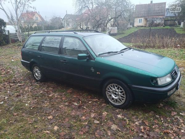 Green Volkswagen Passat 1994 in Vilnius, with an engine capacity of 2.00 L and mileage of 301 thousand km for 1000 €, photo 1 on AUTOMOTO.COM.LV