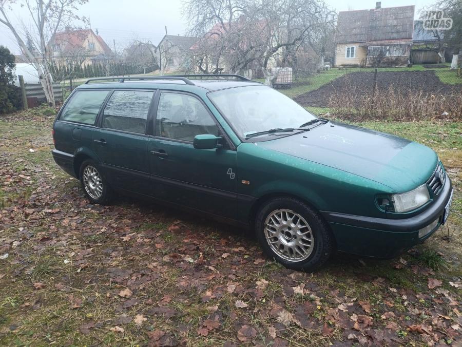 Green Volkswagen Passat 1994 in Vilnius, with an engine capacity of 2.00 L and mileage of 301 thousand km for 1000 €, photo 1 on AUTOMOTO.COM.LV