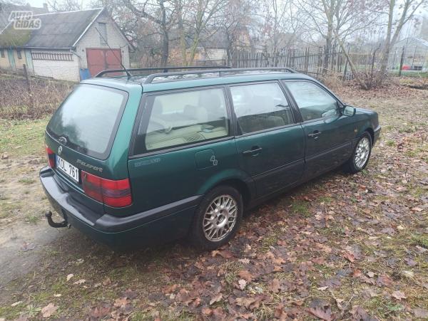 Green Volkswagen Passat 1994 in Vilnius, with an engine capacity of 2.00 L and mileage of 301 thousand km for 1000 €, photo 2 on AUTOMOTO.COM.LV