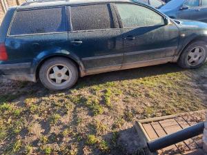 Zaļš Volkswagen Passat 1998 Marijampole, ar dzinēja tilpumu 1.90 L un nobraukumu 460 tūkst. km par 400 €, foto 4 vietnē AUTOMOTO.COM.LV