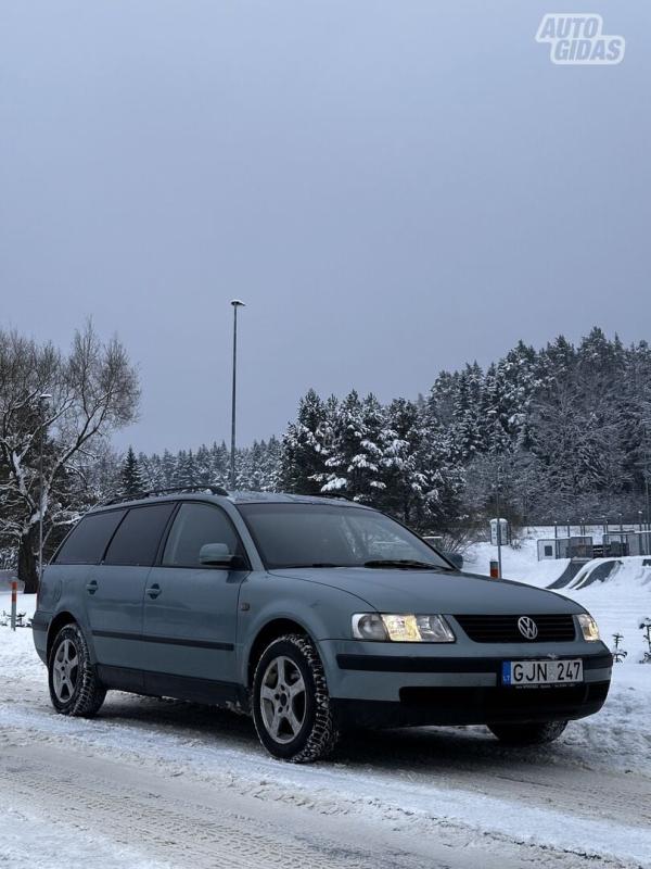 Green Volkswagen Passat 1998 in Vilnius, with an engine capacity of 1.90 L and mileage of 321 thousand km for 1299 €, photo 3 on AUTOMOTO.COM.LV