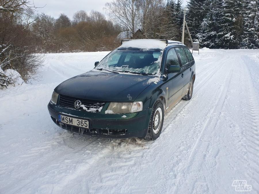 Green Volkswagen Passat 1998 in Vilnius, with an engine capacity of 1.90 L and mileage of 456 thousand km for 499 €, photo 1 on AUTOMOTO.COM.LV