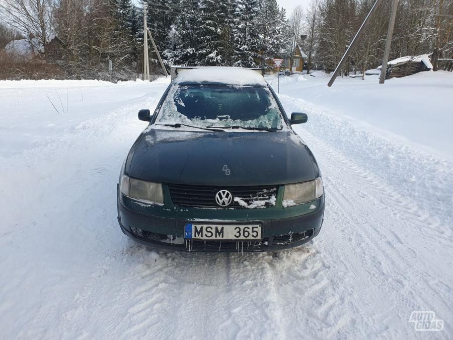 Green Volkswagen Passat 1998 in Vilnius, with an engine capacity of 1.90 L and mileage of 456 thousand km for 499 €, photo 2 on AUTOMOTO.COM.LV