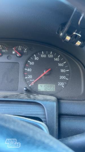 Zaļš Volkswagen Passat 1998 Panevēža, ar dzinēja tilpumu 1.90 L un nobraukumu 410 tūkst. km par 499 €, foto 4 vietnē AUTOMOTO.COM.LV