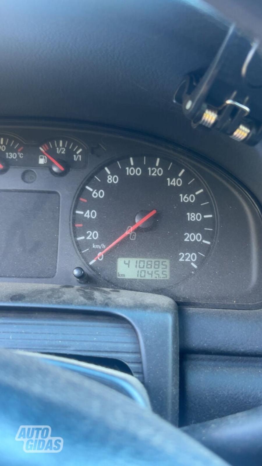 Zaļš Volkswagen Passat 1998 Panevēža, ar dzinēja tilpumu 1.90 L un nobraukumu 410 tūkst. km par 499 €, foto 4 vietnē AUTOMOTO.COM.LV