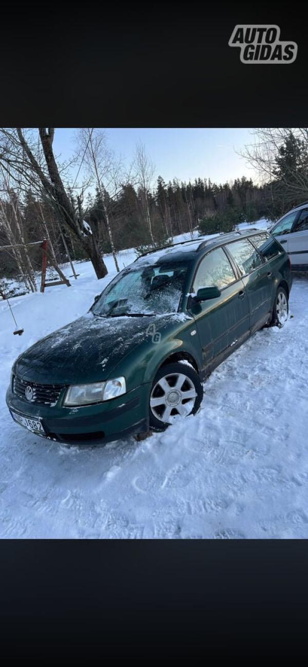 Zaļš Volkswagen Passat 1999 Viļņa, ar dzinēja tilpumu 1.90 L un nobraukumu 500 tūkst. km par 900 €, foto 1 vietnē AUTOMOTO.COM.LV