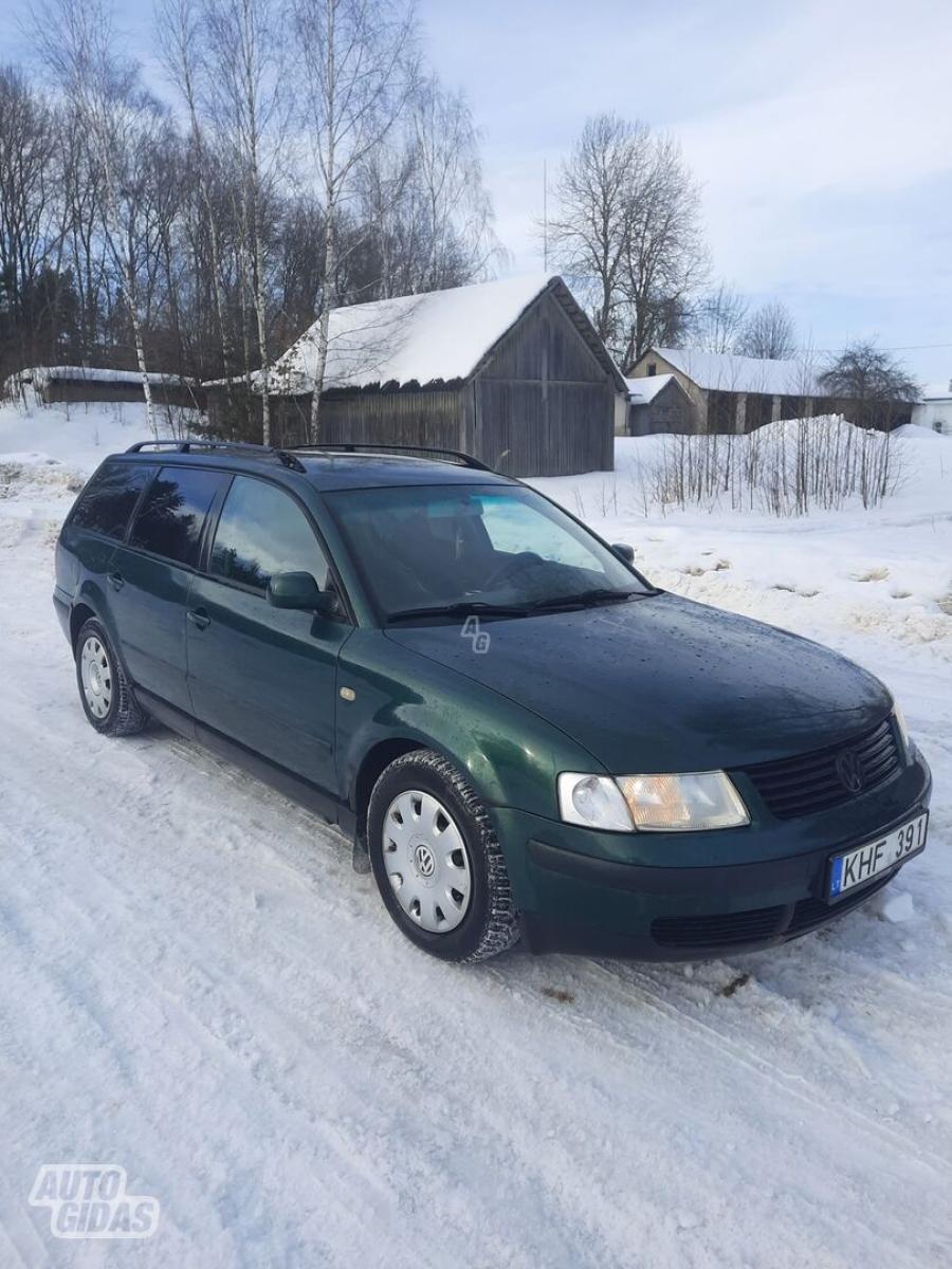 Zaļš Volkswagen Passat 2000 Ignalina, ar dzinēja tilpumu 1.90 L un nobraukumu 400 tūkst. km par 950 €, foto 1 vietnē AUTOMOTO.COM.LV