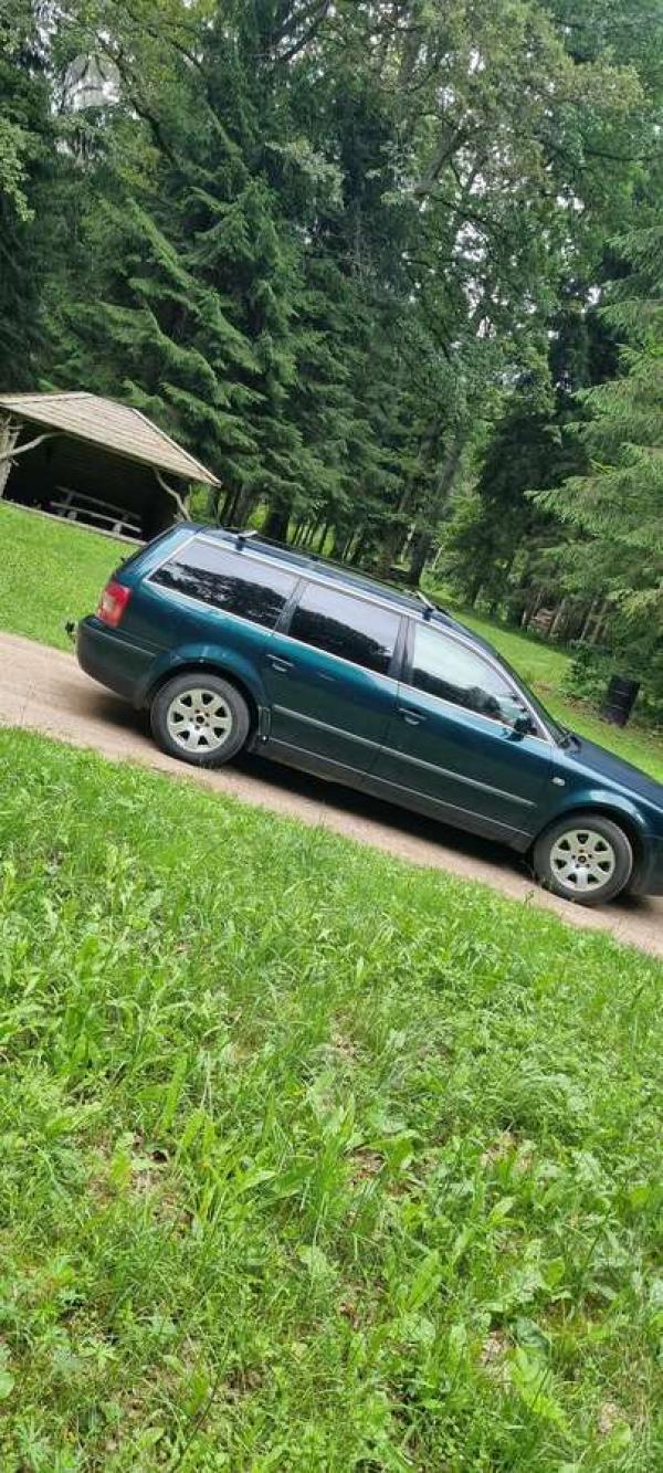 Green Volkswagen Passat 2001 in Jurbarkas, with an engine capacity of 1.90 L and mileage of 400 thousand km for 850 €, photo 2 on AUTOMOTO.COM.LV