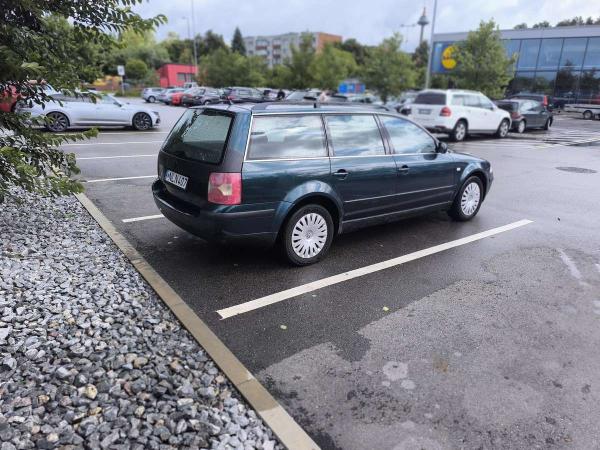 Green Volkswagen Passat 2001 in Vilnius, with an engine capacity of 1.60 L and mileage of 217 thousand km for 1240 €, photo 5 on AUTOMOTO.COM.LV