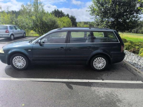 Green Volkswagen Passat 2001 in Vilnius, with an engine capacity of 1.60 L and mileage of 217 thousand km for 1240 €, photo 6 on AUTOMOTO.COM.LV