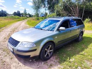 Green Volkswagen Passat 2001 in Siauliai, with an engine capacity of 1.90 L and mileage of 329 thousand km for 1000 €, photo  on AUTOMOTO.COM.LV