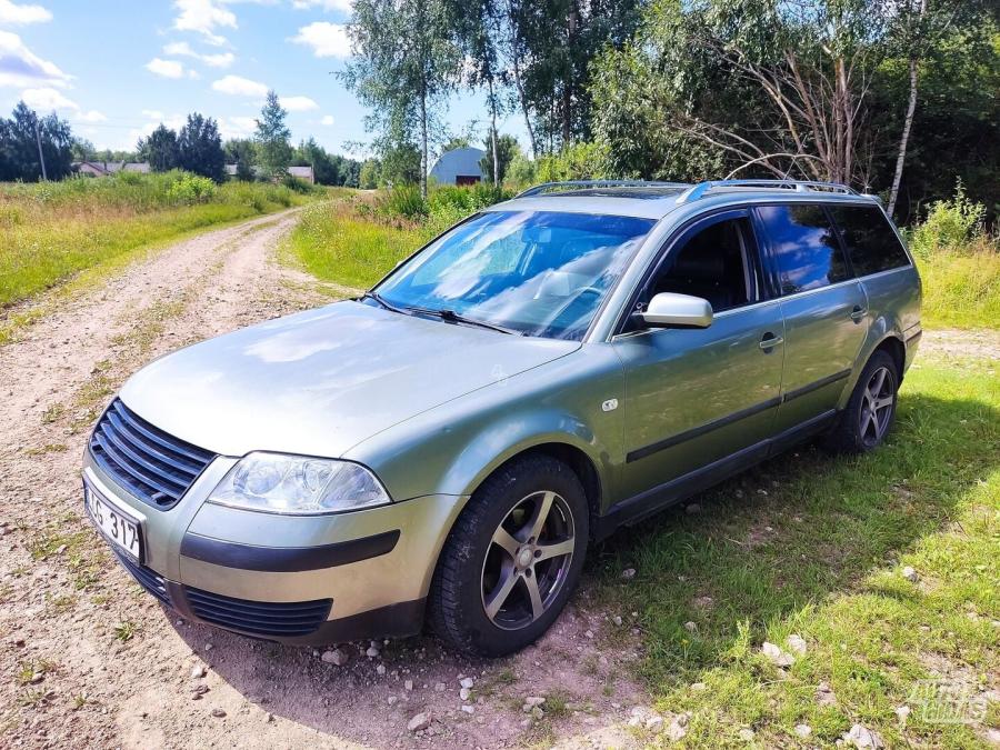 Зеленый Фольксваген Пассат 2001 в Шяуляй, объемом двигателя 1.90 л и пробегом 329 тыс. км за 1000 €, фото 1 на AUTOMOTO.COM.LV