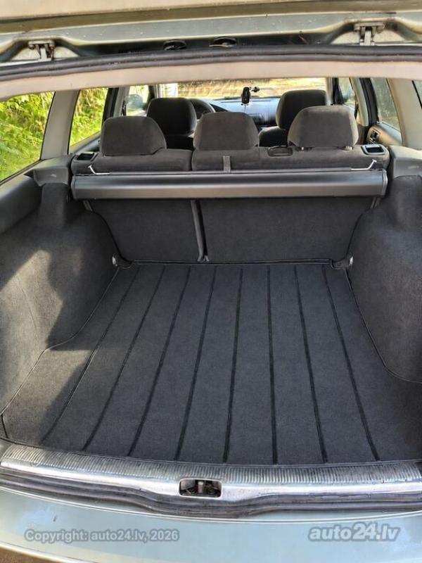 Green Volkswagen Passat 2002 in Tallinn, with an engine capacity of 2.30 L and mileage of 306 thousand km for 1300 €, photo 5 on AUTOMOTO.COM.LV