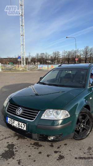 Green Volkswagen Passat 2003 in Vilnius, with an engine capacity of 1.90 L and mileage of 330 thousand km for 1400 €, photo 2 on AUTOMOTO.COM.LV