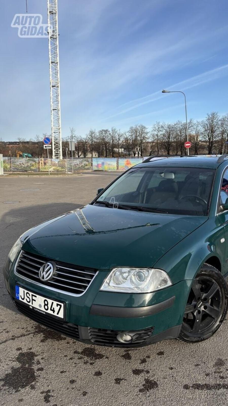 Green Volkswagen Passat 2003 in Vilnius, with an engine capacity of 1.90 L and mileage of 330 thousand km for 1400 €, photo 2 on AUTOMOTO.COM.LV