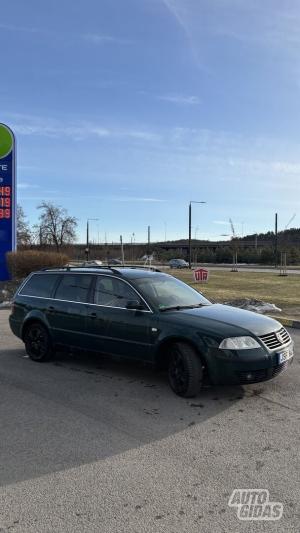 Green Volkswagen Passat 2003 in Vilnius, with an engine capacity of 1.90 L and mileage of 330 thousand km for 1400 €, photo 4 on AUTOMOTO.COM.LV