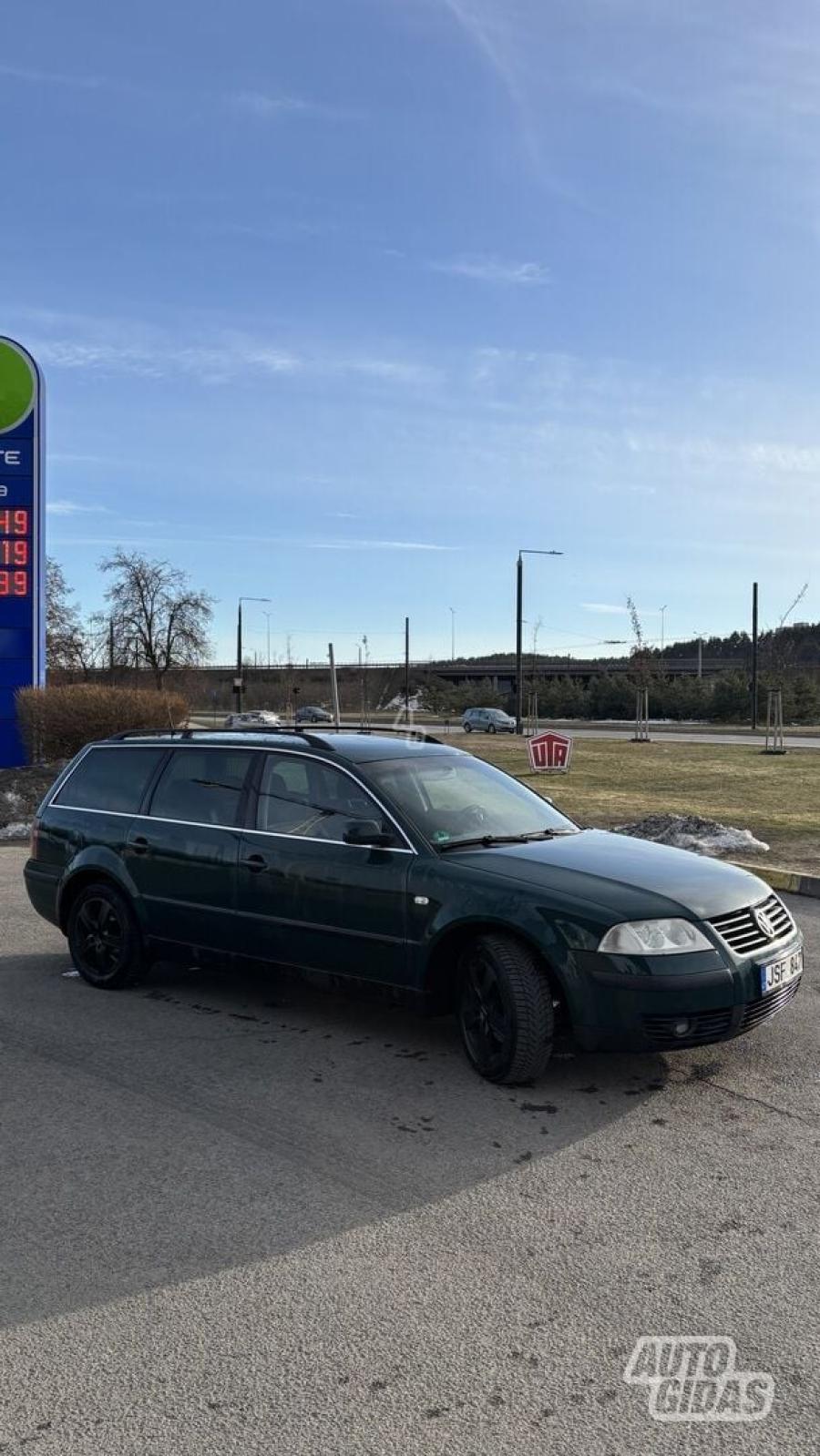 Green Volkswagen Passat 2003 in Vilnius, with an engine capacity of 1.90 L and mileage of 330 thousand km for 1400 €, photo 4 on AUTOMOTO.COM.LV