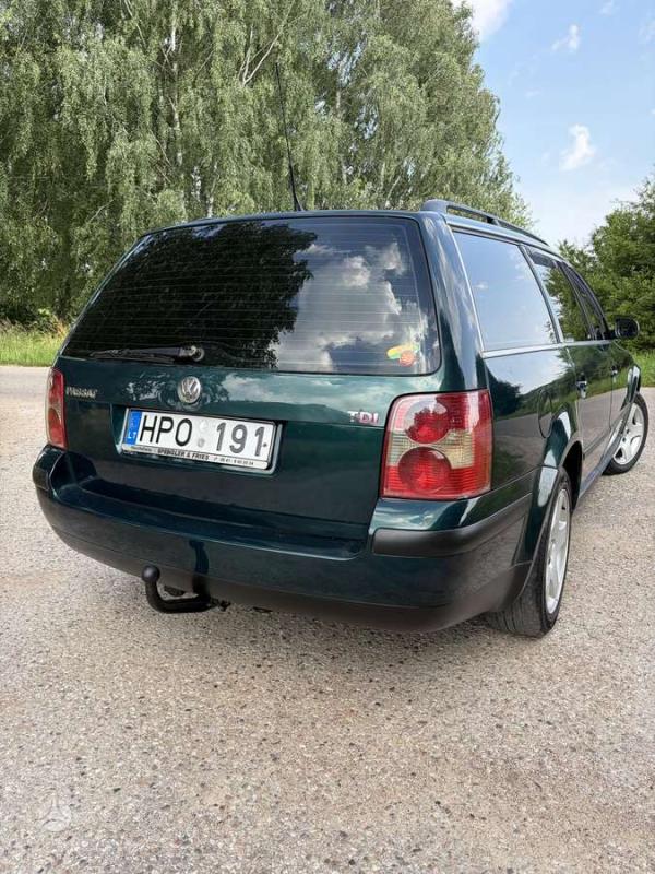 Volkswagen Passat 2003 in Alytus on AUTOMOTO.COM.LV Green Volkswagen Passat 2003 in Alytus, with an engine capacity of 1.90 L and mileage of 450 thousand km for 2000 €, photo 7 on AUTOMOTO.COM.LV