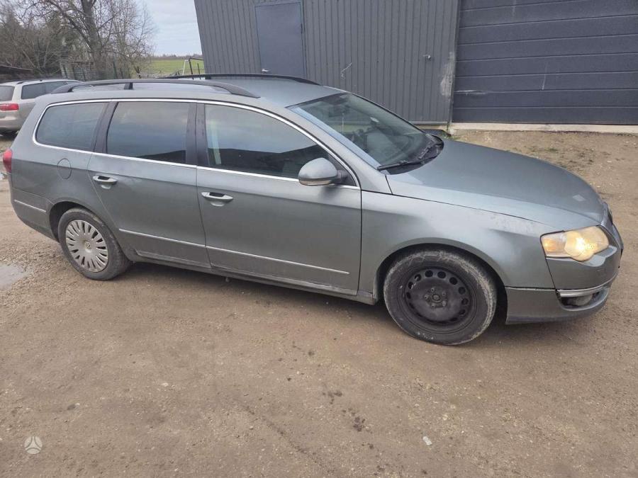 Zaļš Volkswagen Passat 2007 Marijampole, ar dzinēja tilpumu 1.97 L un nobraukumu 402 tūkst. km par 650 €, foto 2 vietnē AUTOMOTO.COM.LV