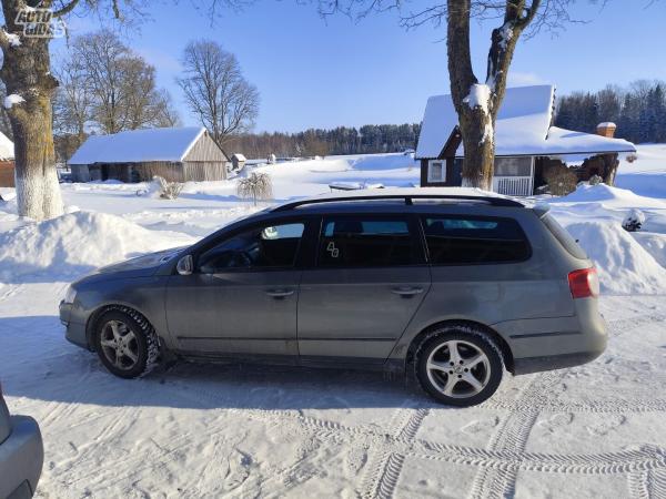 Green Volkswagen Passat 2008 in Mazeikiai, with an engine capacity of 1.90 L and mileage of 394 thousand km for 1350 €, photo 2 on AUTOMOTO.COM.LV