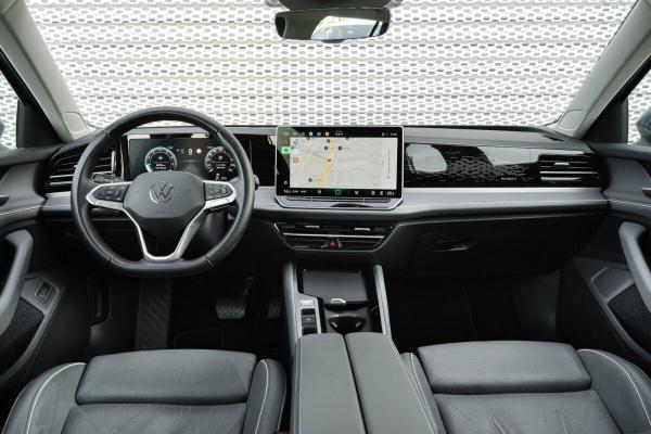 Zaļš Volkswagen Passat 2024 Mārupe, ar dzinēja tilpumu 1.50 L un nobraukumu 40 tūkst. km par 29900 €, foto 7 vietnē AUTOMOTO.COM.LV