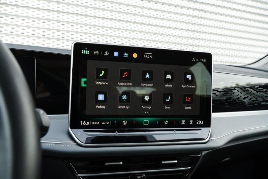 Zaļš Volkswagen Passat 2024 Mārupe, ar dzinēja tilpumu 1.50 L un nobraukumu 40 tūkst. km par 29900 €, foto 21 vietnē AUTOMOTO.COM.LV