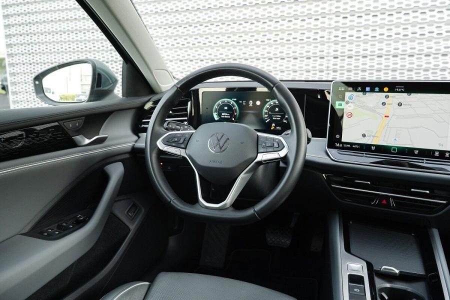Zaļš Volkswagen Passat 2024 Mārupe, ar dzinēja tilpumu 1.50 L un nobraukumu 40 tūkst. km par 29900 €, foto 29 vietnē AUTOMOTO.COM.LV