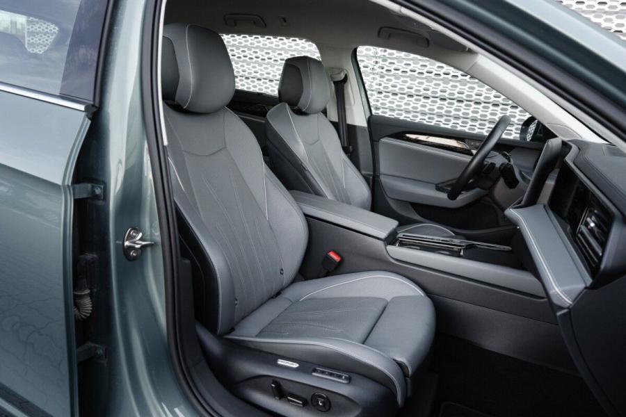 Zaļš Volkswagen Passat 2024 Mārupe, ar dzinēja tilpumu 1.50 L un nobraukumu 40 tūkst. km par 29900 €, foto 30 vietnē AUTOMOTO.COM.LV
