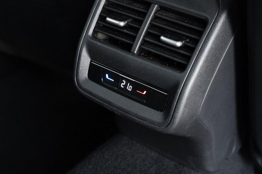 Zaļš Volkswagen Passat 2024 Mārupe, ar dzinēja tilpumu 1.50 L un nobraukumu 40 tūkst. km par 29900 €, foto 35 vietnē AUTOMOTO.COM.LV