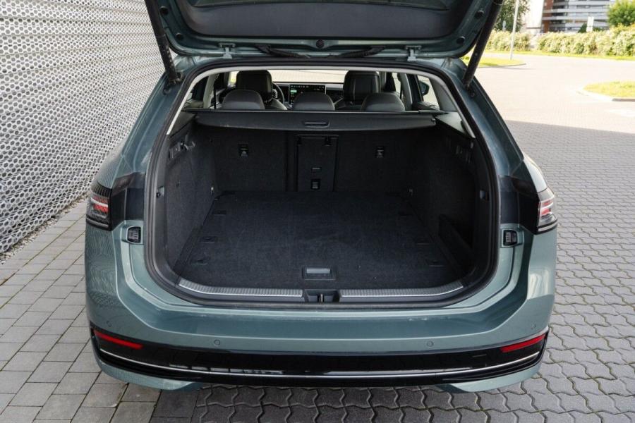 Zaļš Volkswagen Passat 2024 Mārupe, ar dzinēja tilpumu 1.50 L un nobraukumu 40 tūkst. km par 29900 €, foto 36 vietnē AUTOMOTO.COM.LV