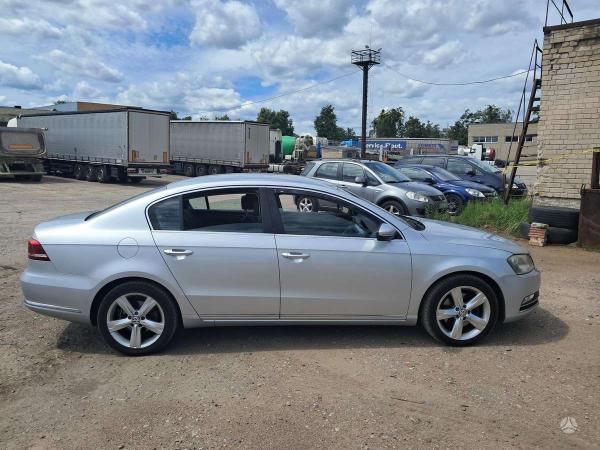 Pelēks Volkswagen Passat 2013 Kauņa, ar dzinēja tilpumu 1.60 L un nobraukumu 119 tūkst. km par 2700 €, foto 4 vietnē AUTOMOTO.COM.LV