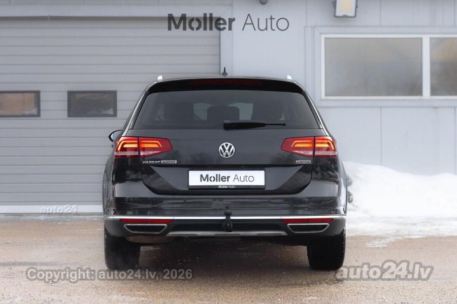 Grey Volkswagen Passat 2018 in Jelgava, with an engine capacity of 2.00 L and mileage of 165 thousand km for 21419 €, photo 4 on AUTOMOTO.COM.LV
