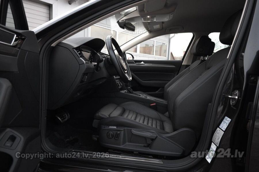 Grey Volkswagen Passat 2018 in Jelgava, with an engine capacity of 2.00 L and mileage of 165 thousand km for 21419 €, photo 7 on AUTOMOTO.COM.LV