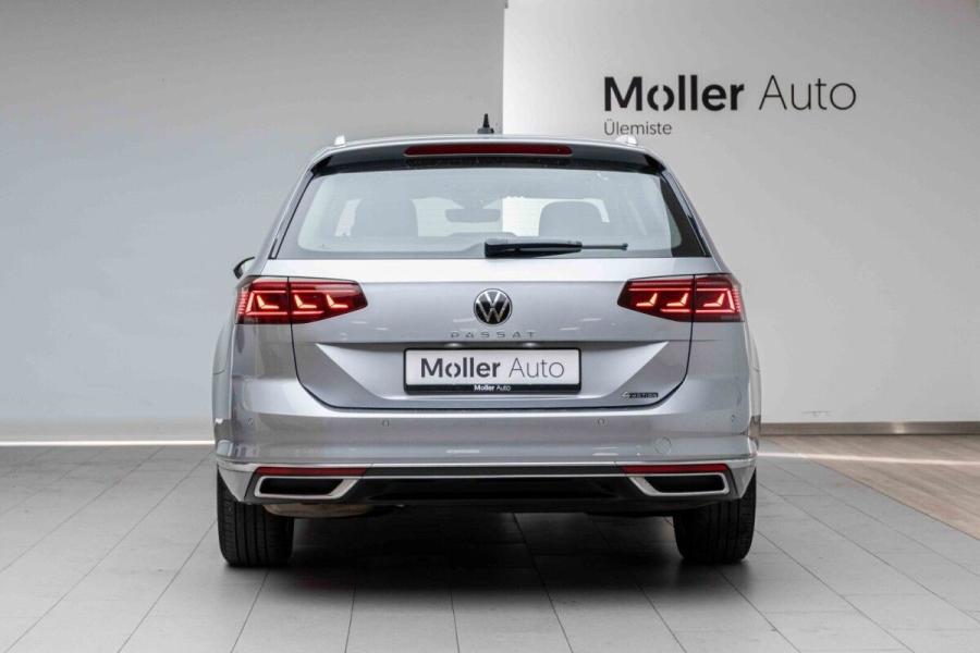 Grey Volkswagen Passat 2023 in Peetri, with an engine capacity of 2.00 L and mileage of 143 thousand km for 24900 €, photo 7 on AUTOMOTO.COM.LV