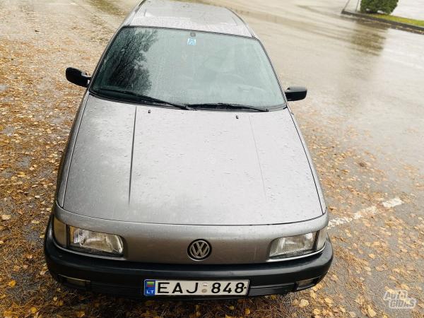 Grey Volkswagen Passat 1989 in Alytus, with an engine capacity of 1.80 L and mileage of 105 thousand km for 2600 €, photo 1 on AUTOMOTO.COM.LV