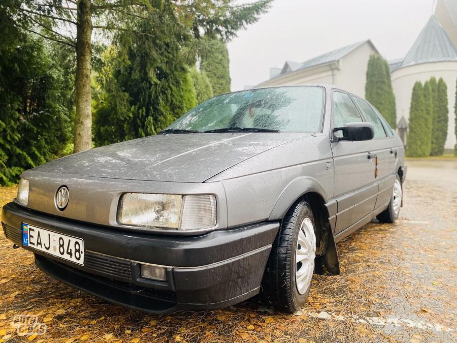 Pelēks Volkswagen Passat 1989 Alīta, ar dzinēja tilpumu 1.80 L un nobraukumu 105 tūkst. km par 2600 €, foto 3 vietnē AUTOMOTO.COM.LV