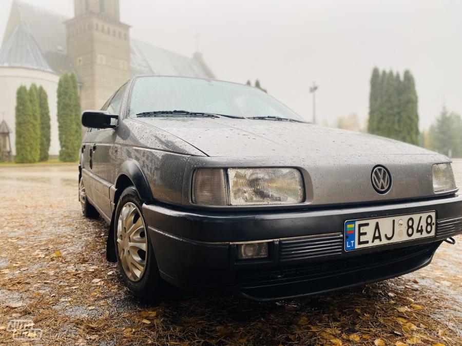 Pelēks Volkswagen Passat 1989 Alīta, ar dzinēja tilpumu 1.80 L un nobraukumu 105 tūkst. km par 2600 €, foto 4 vietnē AUTOMOTO.COM.LV